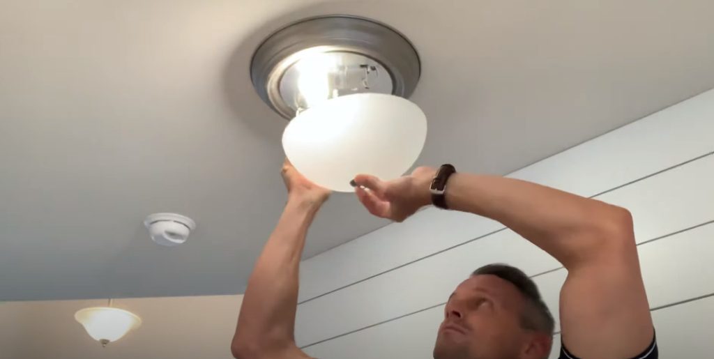 How to Change a Light Bulb in Ceiling Fixture: Step-by-Step Guide