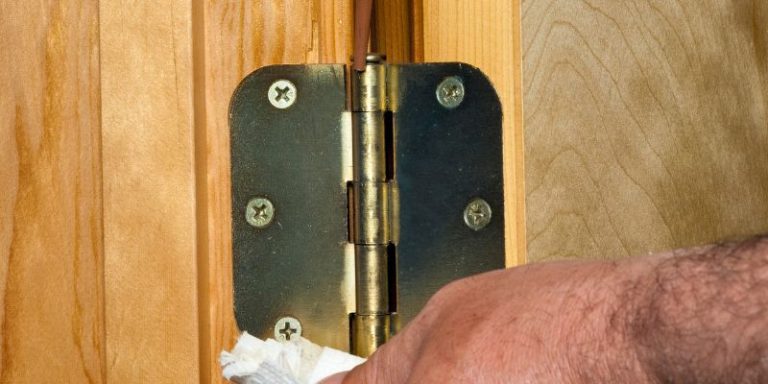 How to Oil Door Hinges: A Complete Guide to Silencing Squeaky Doors