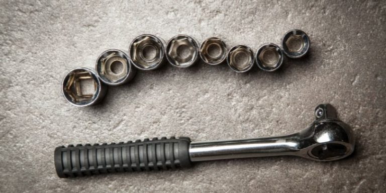 What Is a Socket Wrench vs Ratchet Wrench: A Complete Guide for Beginners