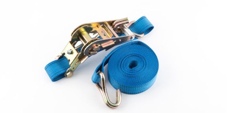 How to Thread a Ratcheting Strap: A Beginner’s Guide to Secure Cargo
