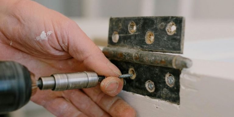 How to Level a Door with Hinges: A Step-by-Step Guide to a Perfectly ...