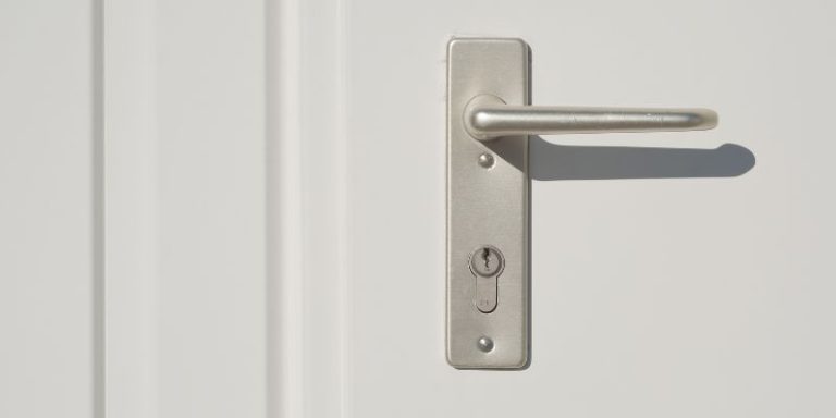 How to Install a Dummy Door Handle: A Step-by-Step Guide for Homeowners